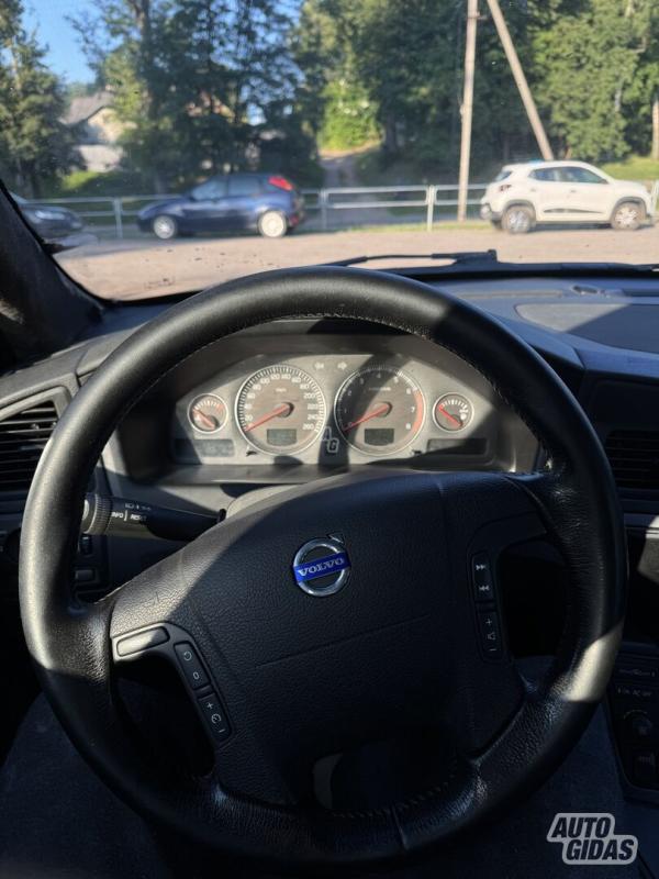 Volvo V70 2004 Viļņa, ar dzinēja tilpumu 2.40 L un nobraukumu 420 tūkst. km par 1250 €, foto 3 vietnē AUTOMOTO.COM.LV