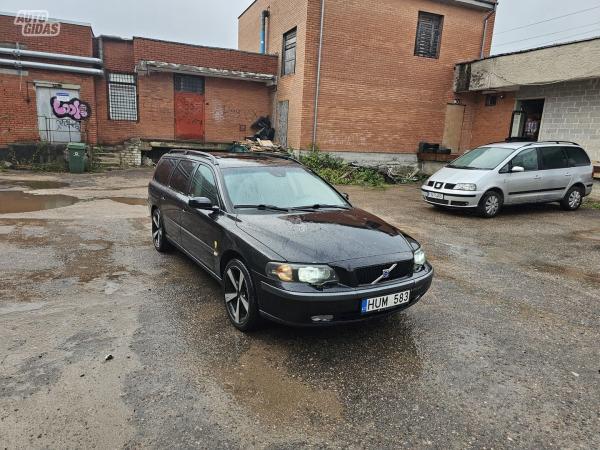 Volvo V70 2004 in Kaunas, with an engine capacity of 2.50 L and mileage of 325 thousand km for 999 €, photo 2 on AUTOMOTO.COM.LV