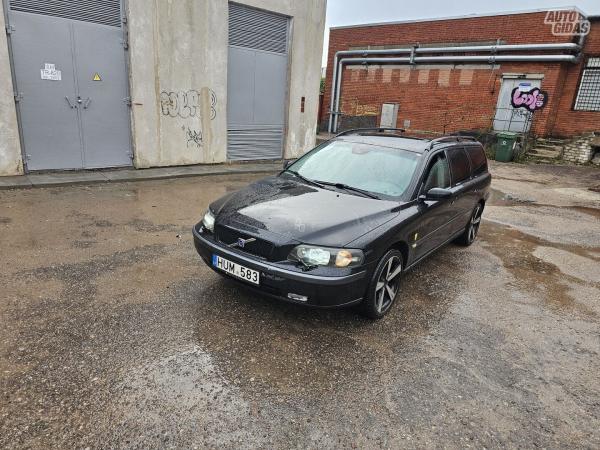 Volvo V70 2004 in Kaunas, with an engine capacity of 2.50 L and mileage of 325 thousand km for 999 €, photo 3 on AUTOMOTO.COM.LV
