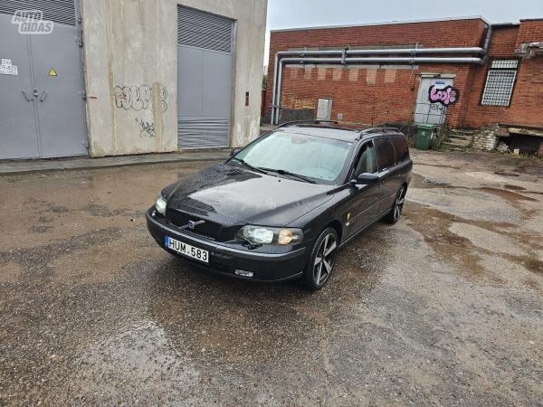 Volvo V70 2004 in Kaunas, with an engine capacity of 2.50 L and mileage of 325 thousand km for 999 €, photo 4 on AUTOMOTO.COM.LV