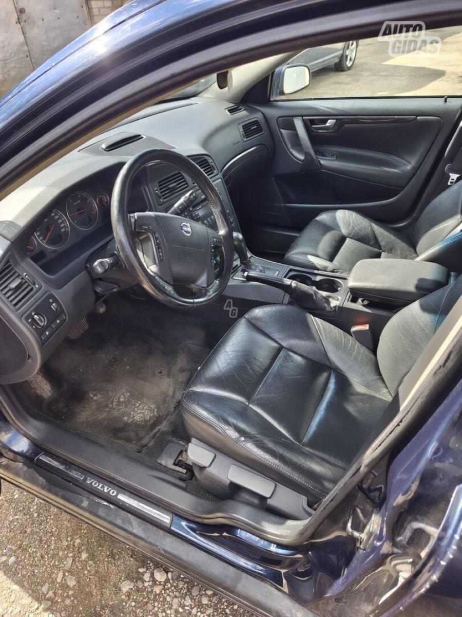 Volvo V70 2004 in Ariogala, with an engine capacity of 2.40 L and mileage of 336 thousand km for 2100 €, photo 3 on AUTOMOTO.COM.LV