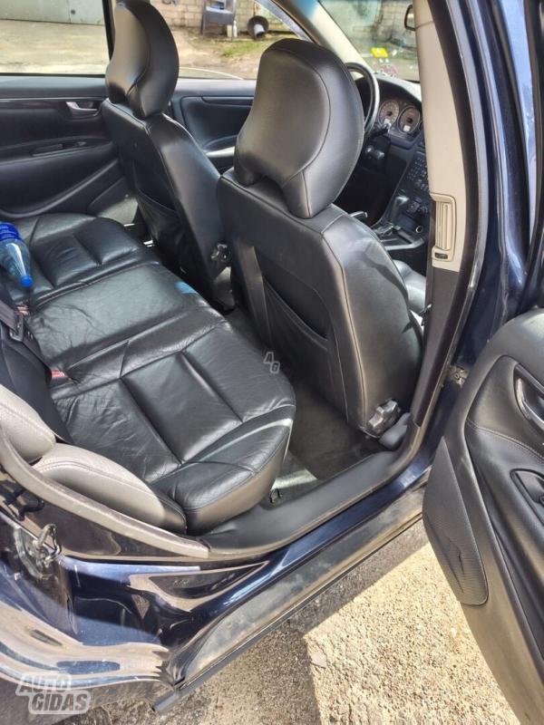 Volvo V70 2004 in Ariogala, with an engine capacity of 2.40 L and mileage of 336 thousand km for 2100 €, photo 5 on AUTOMOTO.COM.LV