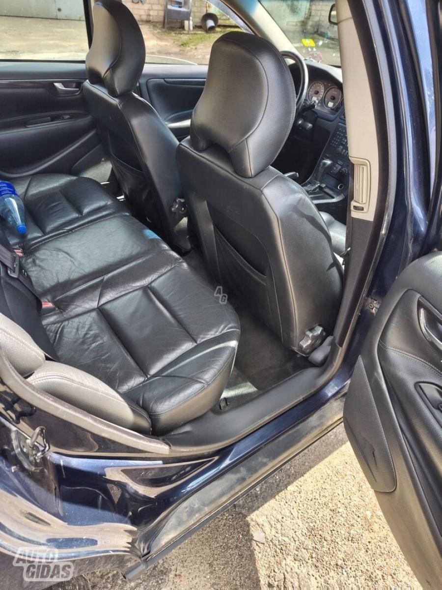 Volvo V70 2004 in Ariogala, with an engine capacity of 2.40 L and mileage of 336 thousand km for 2100 €, photo 5 on AUTOMOTO.COM.LV