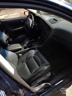 Volvo V70 2004 in Ariogala, with an engine capacity of 2.40 L and mileage of 336 thousand km for 2100 €, photo 6 on AUTOMOTO.COM.LV