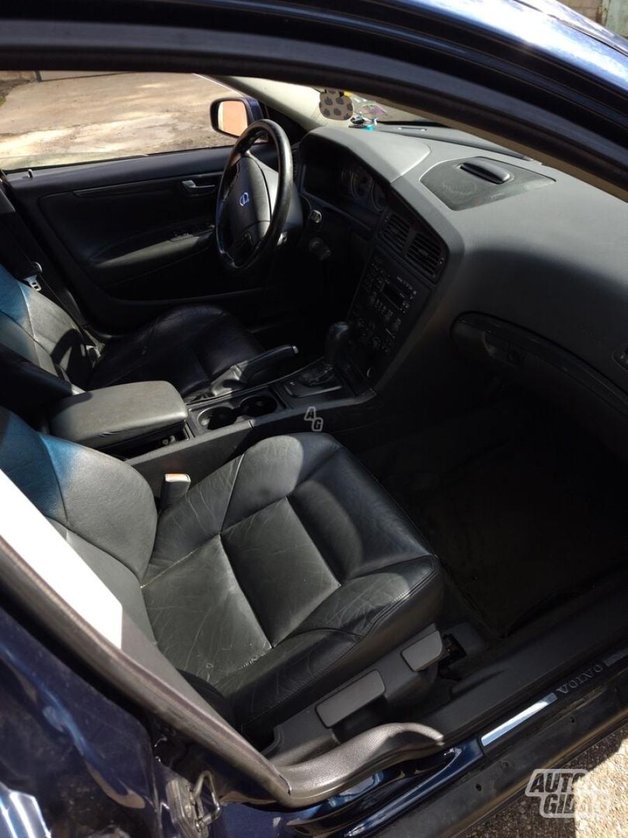 Volvo V70 2004 in Ariogala, with an engine capacity of 2.40 L and mileage of 336 thousand km for 2100 €, photo 6 on AUTOMOTO.COM.LV