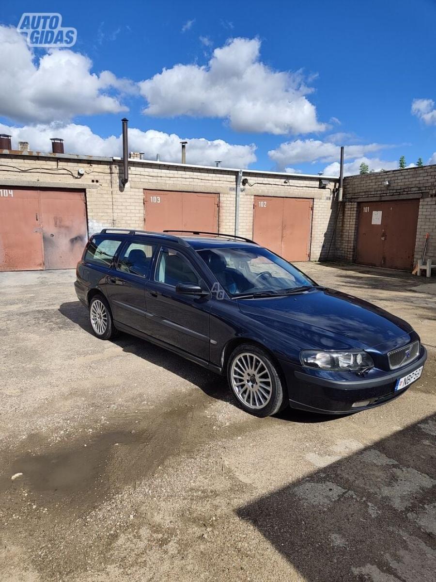 Volvo V70 2004 in Ariogala, with an engine capacity of 2.40 L and mileage of 336 thousand km for 2100 €, photo 10 on AUTOMOTO.COM.LV