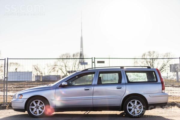 Volvo V70 2005 in Riga, with an engine capacity of 2.40 L and mileage of 415 thousand km for 6490 €, photo 4 on AUTOMOTO.COM.LV