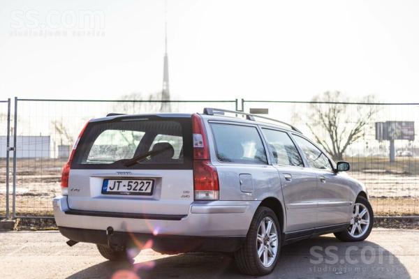Volvo V70 2005 in Riga, with an engine capacity of 2.40 L and mileage of 415 thousand km for 6490 €, photo 6 on AUTOMOTO.COM.LV