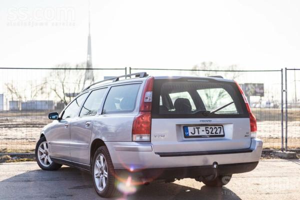 Volvo V70 2005 in Riga, with an engine capacity of 2.40 L and mileage of 415 thousand km for 6490 €, photo 7 on AUTOMOTO.COM.LV