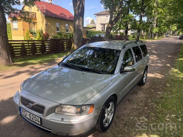 Volvo V70 2005 in Valmiera, with an engine capacity of 2.40 L and mileage of 393 thousand km for 1450 €, photo 1 on AUTOMOTO.COM.LV