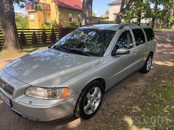 Volvo V70 2005 in Valmiera, with an engine capacity of 2.40 L and mileage of 393 thousand km for 1450 €, photo 2 on AUTOMOTO.COM.LV