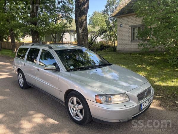 Volvo V70 2005 in Valmiera, with an engine capacity of 2.40 L and mileage of 393 thousand km for 1450 €, photo 3 on AUTOMOTO.COM.LV