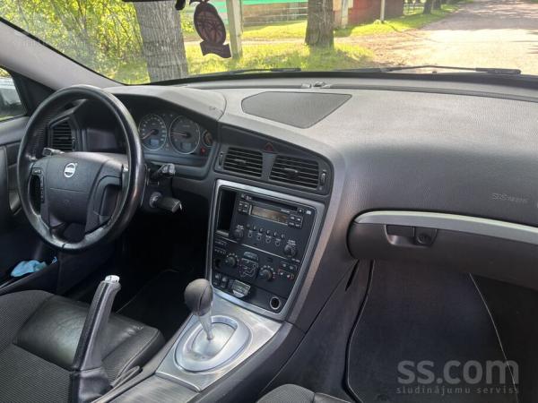 Volvo V70 2005 in Valmiera, with an engine capacity of 2.40 L and mileage of 393 thousand km for 1450 €, photo 10 on AUTOMOTO.COM.LV
