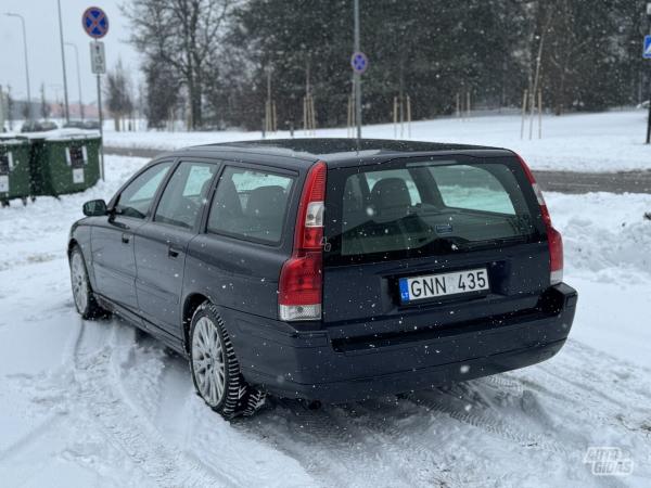 Volvo V70 2005 in Vilnius, with an engine capacity of 2.40 L and mileage of 335 thousand km for 1550 €, photo 4 on AUTOMOTO.COM.LV