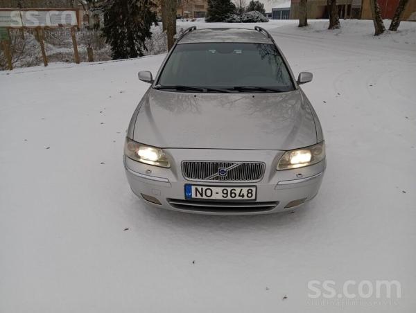 Volvo V70 2005 in Riga, with an engine capacity of 2.40 L and mileage of 270 thousand km for 2999 €, photo 8 on AUTOMOTO.COM.LV
