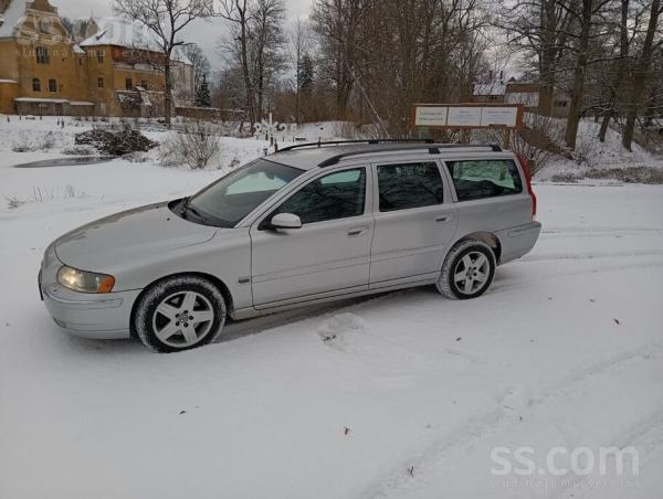 Volvo V70 2005 in Riga, with an engine capacity of 2.40 L and mileage of 270 thousand km for 2999 €, photo 9 on AUTOMOTO.COM.LV