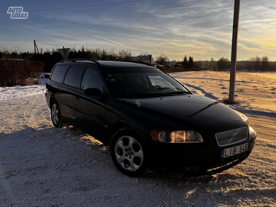 Volvo V70 2005 in Vilnius, with an engine capacity of 2.40 L and mileage of 314 thousand km for 970 €, photo 8 on AUTOMOTO.COM.LV