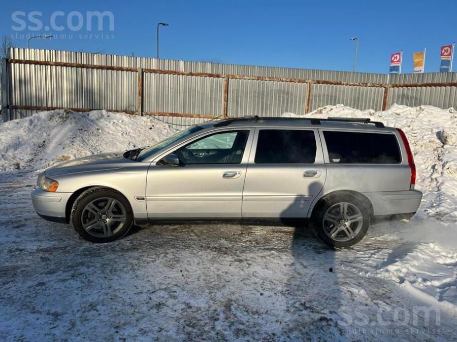 Volvo V70 2005 Rīga, ar dzinēja tilpumu 2.50 L un nobraukumu 328 tūkst. km par 2150 €, foto 2 vietnē AUTOMOTO.COM.LV