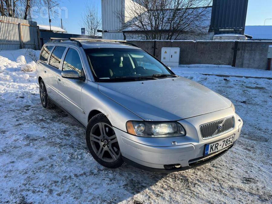 Volvo V70 2005 Rīga, ar dzinēja tilpumu 2.50 L un nobraukumu 328 tūkst. km par 2150 €, foto 5 vietnē AUTOMOTO.COM.LV