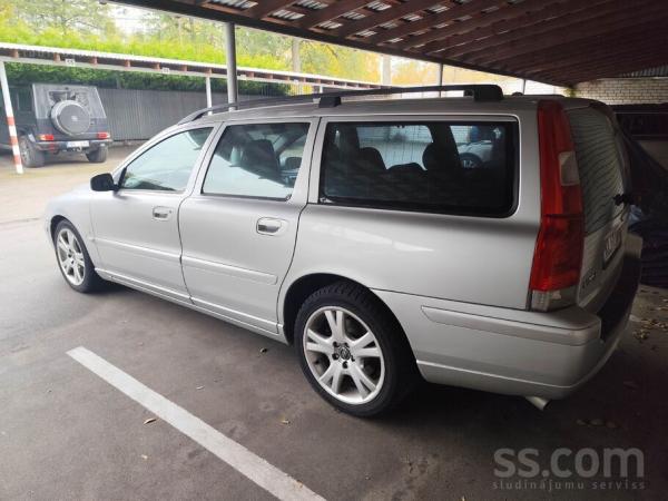 Volvo V70 2005 Rīga, ar dzinēja tilpumu 2.40 L un nobraukumu 420 tūkst. km par 2600 €, foto 2 vietnē AUTOMOTO.COM.LV