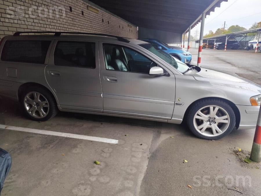 Volvo V70 2005 in Riga, with an engine capacity of 2.40 L and mileage of 420 thousand km for 2600 €, photo 3 on AUTOMOTO.COM.LV