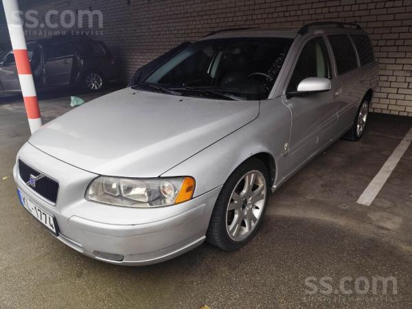 Volvo V70 2005 Rīga, ar dzinēja tilpumu 2.40 L un nobraukumu 420 tūkst. km par 2600 €, foto 4 vietnē AUTOMOTO.COM.LV