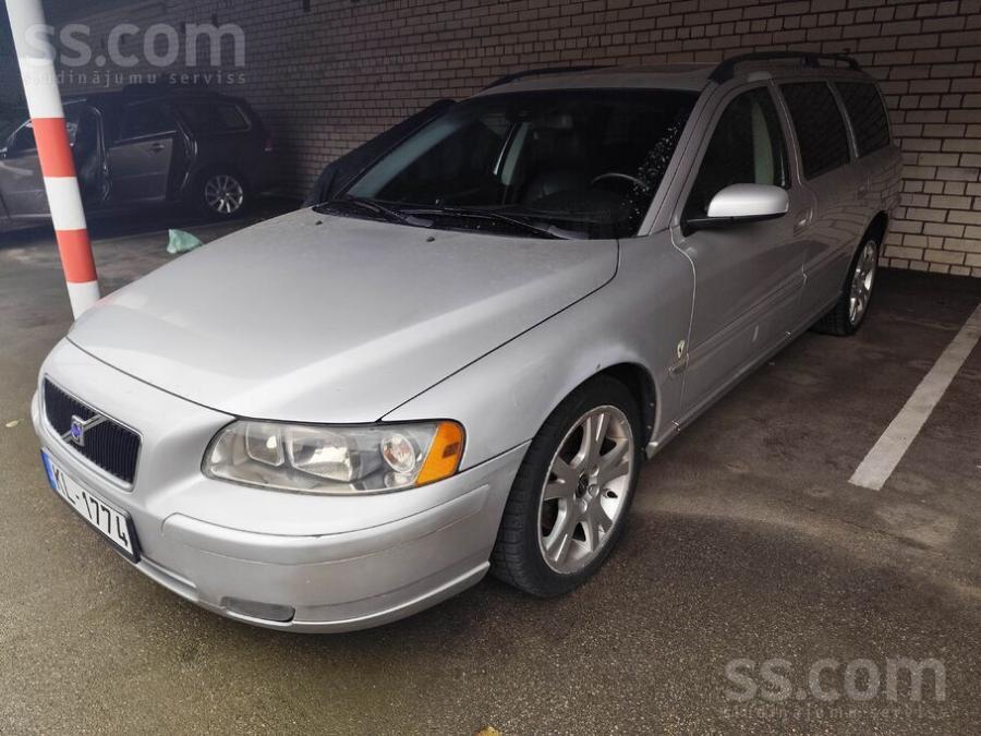 Volvo V70 2005 in Riga, with an engine capacity of 2.40 L and mileage of 420 thousand km for 2600 €, photo 4 on AUTOMOTO.COM.LV