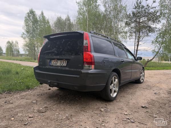 Volvo V70 2005 Viļņa, ar dzinēja tilpumu 2.40 L un nobraukumu 397 tūkst. km par 2200 €, foto 4 vietnē AUTOMOTO.COM.LV