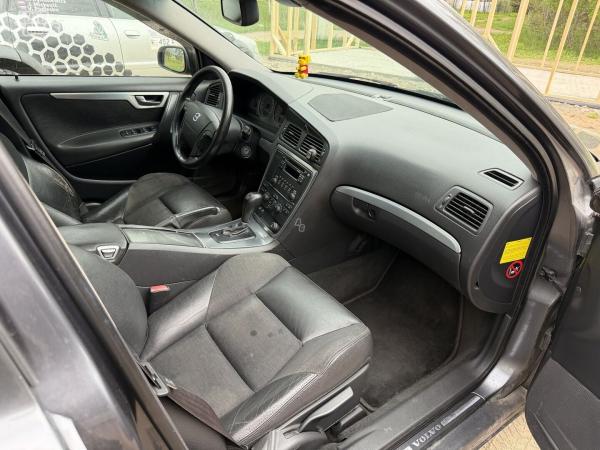 Volvo V70 2005 Viļņa, ar dzinēja tilpumu 2.40 L un nobraukumu 397 tūkst. km par 2200 €, foto 9 vietnē AUTOMOTO.COM.LV