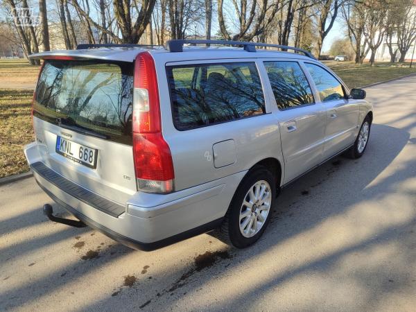 Volvo V70 2005 in Ukmerge, with an engine capacity of 2.40 L and mileage of 389 thousand km for 1750 €, photo 3 on AUTOMOTO.COM.LV