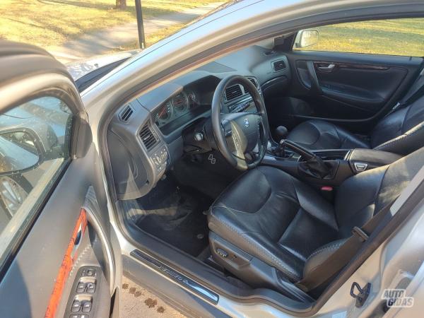 Volvo V70 2005 in Ukmerge, with an engine capacity of 2.40 L and mileage of 389 thousand km for 1750 €, photo 7 on AUTOMOTO.COM.LV