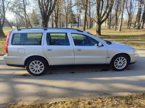 Volvo V70 2005 Ukmergė, ar dzinēja tilpumu 2.40 L un nobraukumu 389 tūkst. km par 1750 €, foto 6 vietnē AUTOMOTO.COM.LV