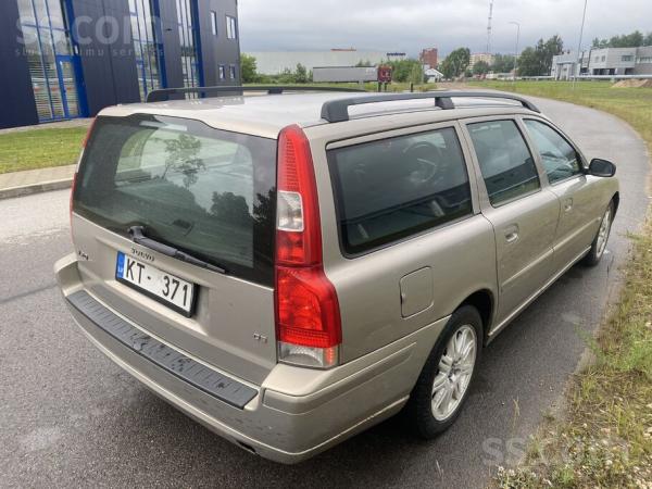 Volvo V70 2005 in Riga, with an engine capacity of 2.40 L and mileage of 483 thousand km for 1500 €, photo 2 on AUTOMOTO.COM.LV