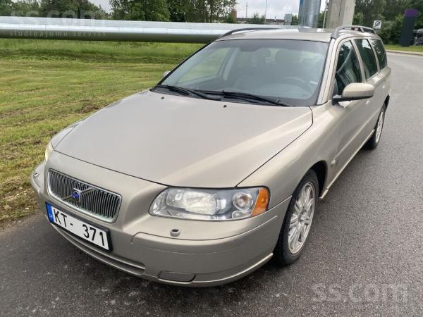 Volvo V70 2005 in Riga, with an engine capacity of 2.40 L and mileage of 483 thousand km for 1500 €, photo 4 on AUTOMOTO.COM.LV