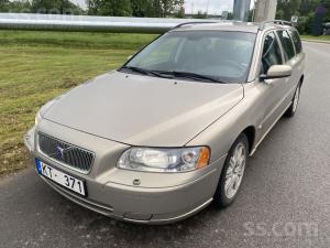 Volvo V70 2005 Rīga, ar dzinēja tilpumu 2.40 L un nobraukumu 483 tūkst. km par 1500 €, foto 5 vietnē AUTOMOTO.COM.LV
