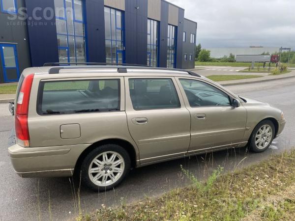 Volvo V70 2005 in Riga, with an engine capacity of 2.40 L and mileage of 483 thousand km for 1500 €, photo 5 on AUTOMOTO.COM.LV