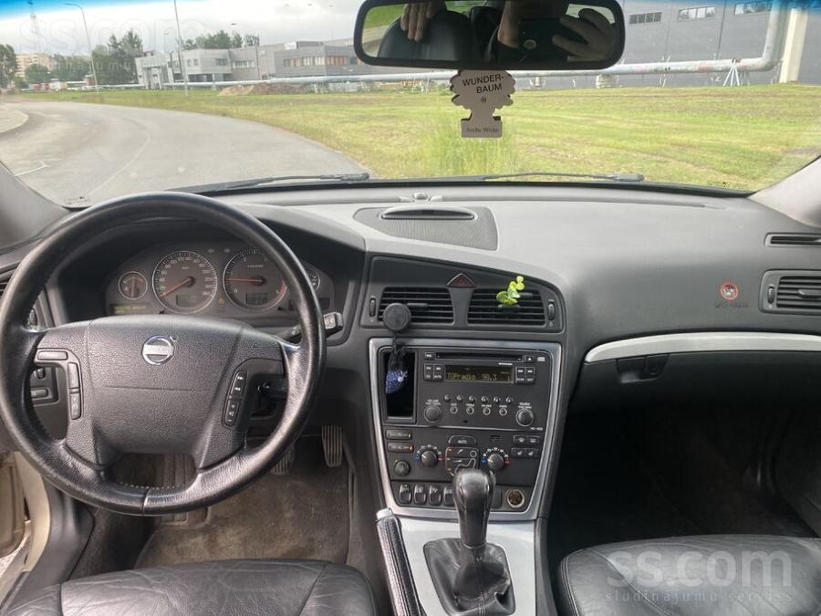 Volvo V70 2005 Rīga, ar dzinēja tilpumu 2.40 L un nobraukumu 483 tūkst. km par 1500 €, foto 9 vietnē AUTOMOTO.COM.LV