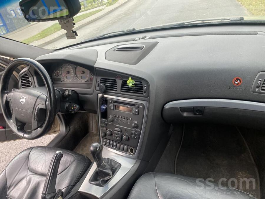 Volvo V70 2005 Rīga, ar dzinēja tilpumu 2.40 L un nobraukumu 483 tūkst. km par 1500 €, foto 12 vietnē AUTOMOTO.COM.LV