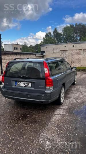 Вольво В70 2005 в Валмиера, объемом двигателя 2.40 л и пробегом 408 тыс. км за 2500 €, фото 4 на AUTOMOTO.COM.LV