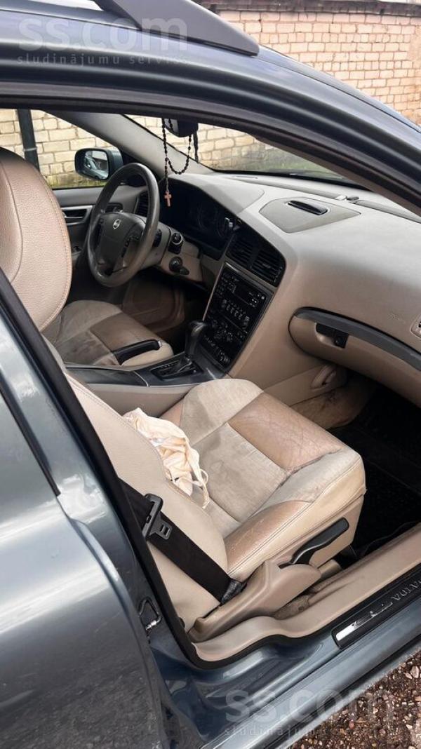 Volvo V70 2005 Valmiera, ar dzinēja tilpumu 2.40 L un nobraukumu 408 tūkst. km par 2500 €, foto 8 vietnē AUTOMOTO.COM.LV
