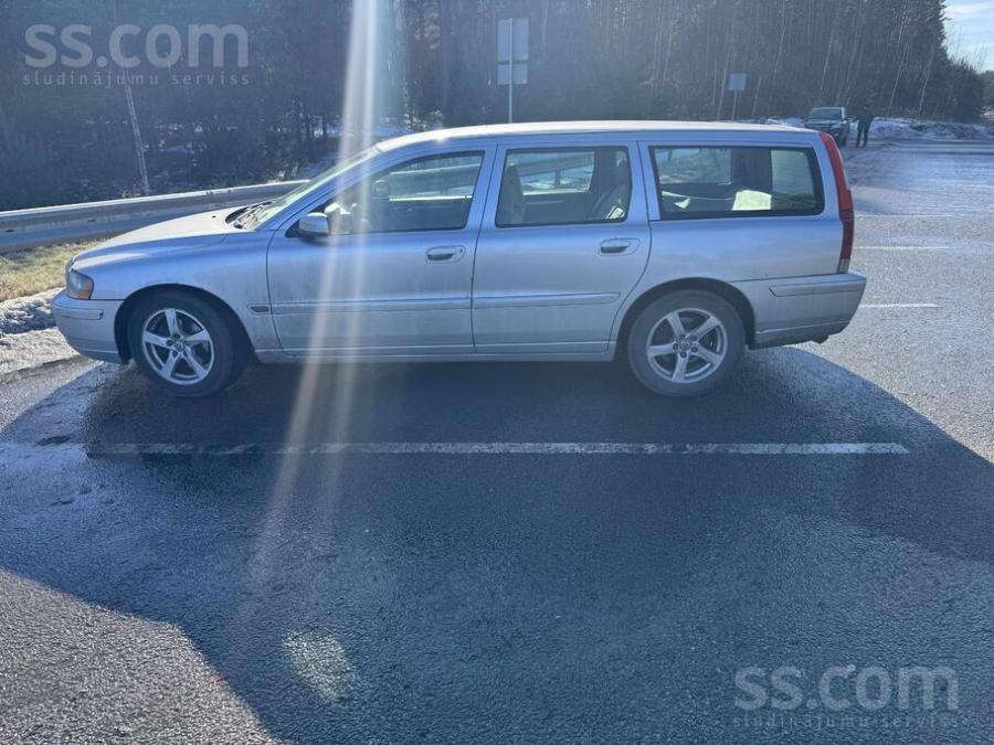 Volvo V70 2005 in Jurmala, with an engine capacity of 2.40 L and mileage of 488 thousand km for 1290 €, photo 1 on AUTOMOTO.COM.LV