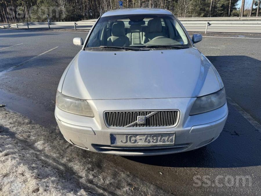 Volvo V70 2005 in Jurmala, with an engine capacity of 2.40 L and mileage of 488 thousand km for 1290 €, photo 5 on AUTOMOTO.COM.LV