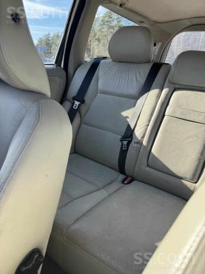 Volvo V70 2005 in Jurmala, with an engine capacity of 2.40 L and mileage of 488 thousand km for 1290 €, photo 7 on AUTOMOTO.COM.LV