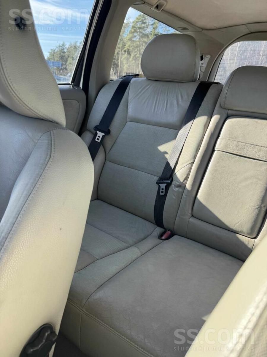 Volvo V70 2005 in Jurmala, with an engine capacity of 2.40 L and mileage of 488 thousand km for 1290 €, photo 7 on AUTOMOTO.COM.LV
