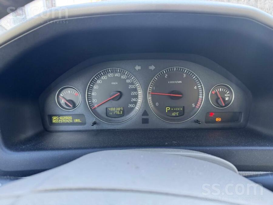 Volvo V70 2005 in Jurmala, with an engine capacity of 2.40 L and mileage of 488 thousand km for 1290 €, photo 8 on AUTOMOTO.COM.LV