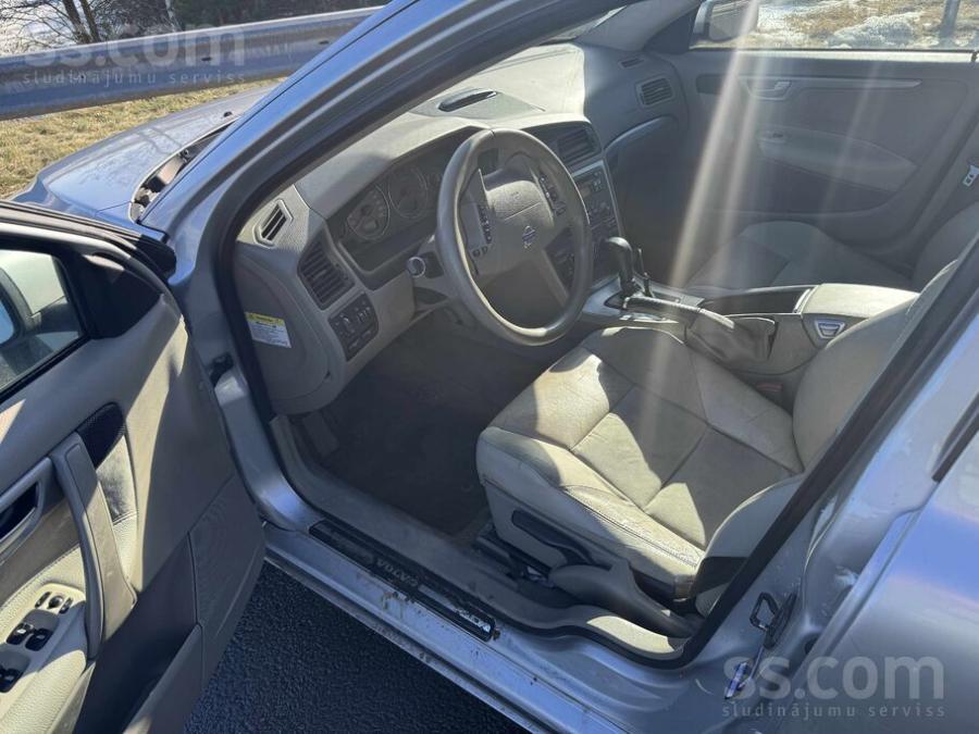 Volvo V70 2005 in Jurmala, with an engine capacity of 2.40 L and mileage of 488 thousand km for 1290 €, photo 10 on AUTOMOTO.COM.LV