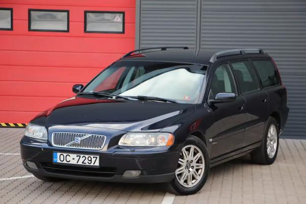Volvo V70 2005 in Marupe, with an engine capacity of 2.40 L and mileage of 390 thousand km for 3850 €, photo 3 on AUTOMOTO.COM.LV
