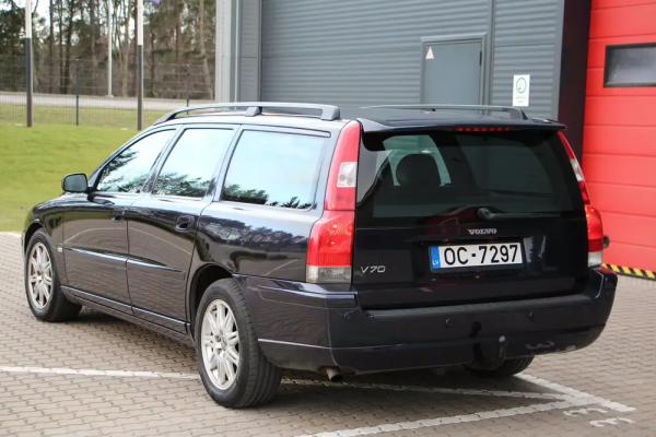 Volvo V70 2005 in Marupe, with an engine capacity of 2.40 L and mileage of 390 thousand km for 3850 €, photo 10 on AUTOMOTO.COM.LV