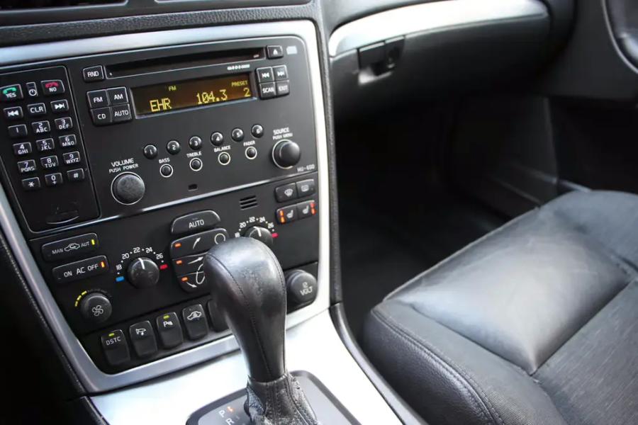 Volvo V70 2005 Mārupe, ar dzinēja tilpumu 2.40 L un nobraukumu 390 tūkst. km par 3850 €, foto 18 vietnē AUTOMOTO.COM.LV