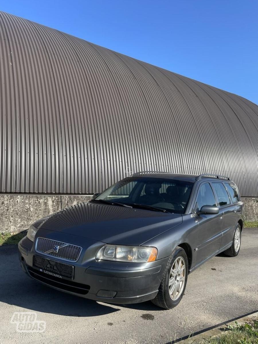 Volvo V70 2005 in Marijampole, with an engine capacity of 2.40 L and mileage of 320 thousand km for 1600 €, photo 1 on AUTOMOTO.COM.LV